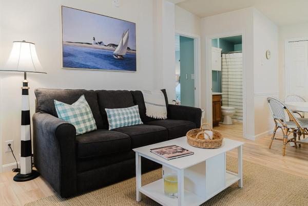 Sea Crescent Cottage Pool Firepit Near Beach - Ogunquit, ME