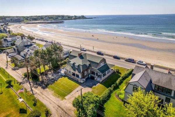 Oceanfront Retreat On Goochs Beach 7 Bedrooms - Kennebunk, ME