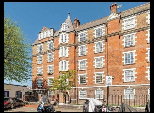 Private Room In Shared Flat In St John's Wood, Great Links - London Paddington Station