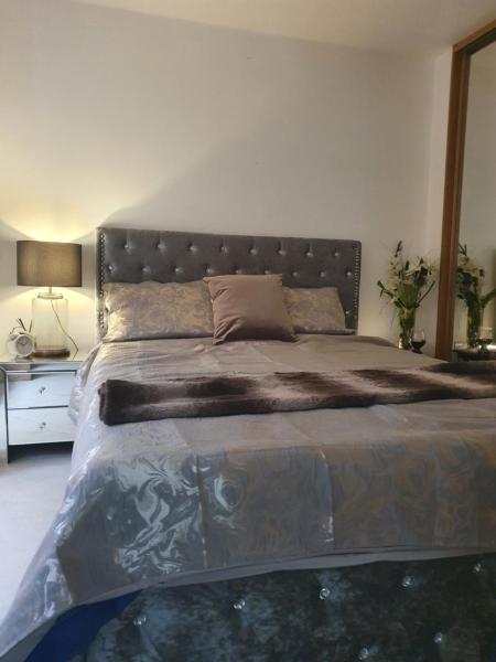 Luxury King Size En-suite In A Shared House - Harrow