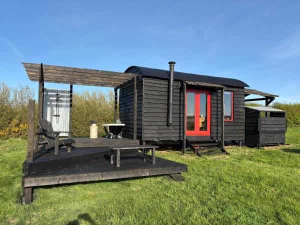 Shepherds Hut In A Private Meadow With Sea Views - 데번