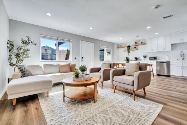 4 Min From Ucr, 3 Bedrooms, 2 Bath, Newly Renovated, Academic Loft - Riverside, CA