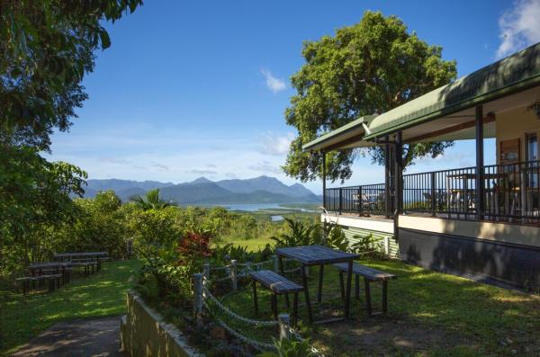 Vista Hinchinbrook - Lucinda
