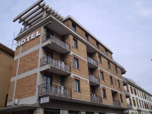 Hotel Traghetto - Santa Marinella