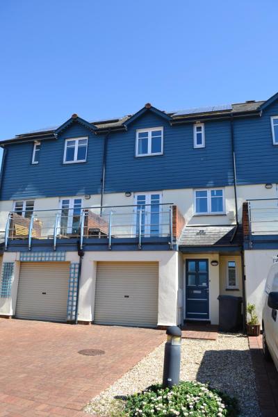Schooners Court - Dawlish