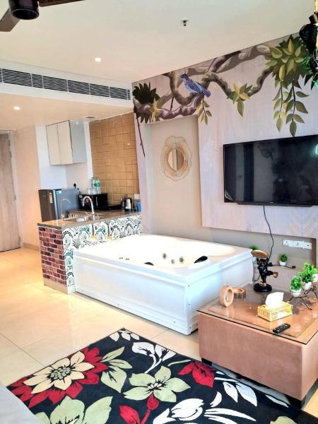 Nature Escape Jacuzzi Apartment - Delhi, India