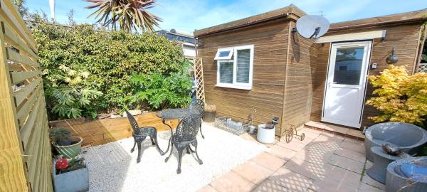 Felpham Garden Chalet - Bognor Regis
