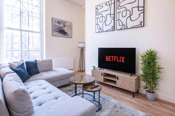 Modern 2 Bedroom Flat / Free Parking / Sleeps 6 - Rochdale
