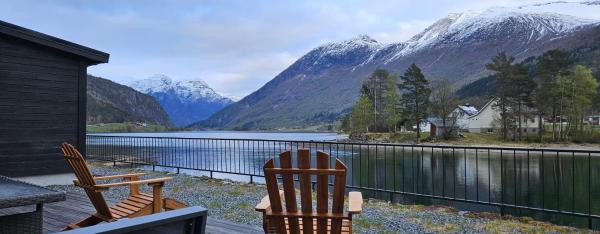 Lakeside Apartment - Loen
