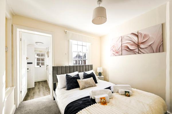Central Canterbury Gem New Refreshed Decor Sunny Deck Outdoor Furniture Free Parking 2br 2ba Top Location - Canterbury