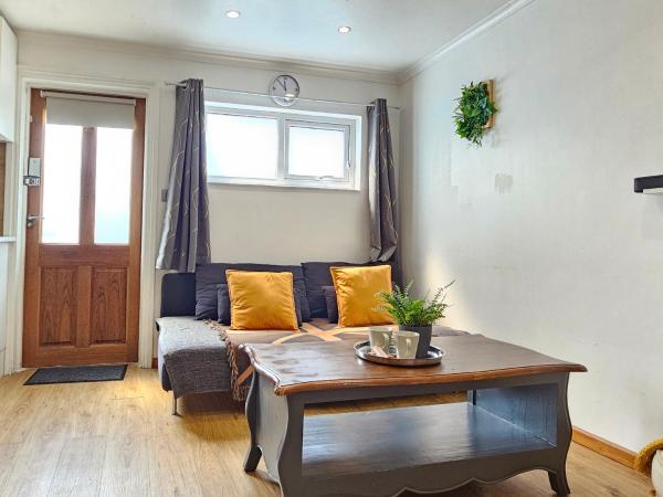 Studio Apartment, Tv, Wifi Kitchen Parking, Wembley Elizabeth Line