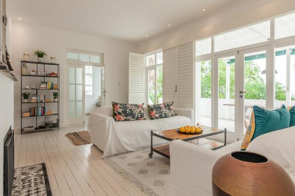 Sunny Sea Point Home With Ocean Views - Cape Town
