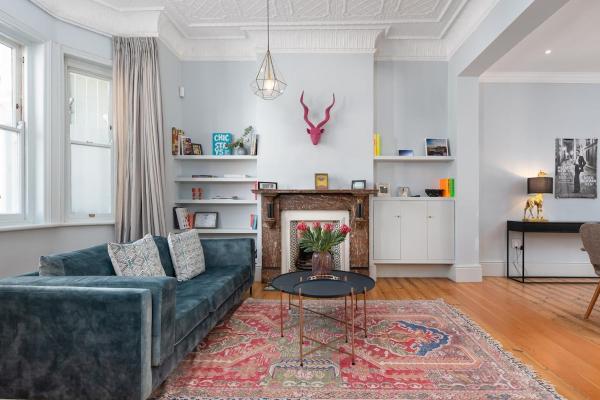 Victorian Townhouse With Table Mountain Views - Camps Bay