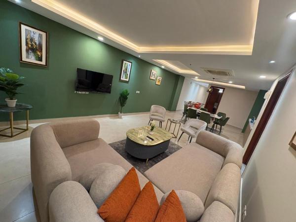 Luxury 02 Bedroom Apartment On 11th Floor At Gold Crest Dha Phase 4, Lahore - Lahore
