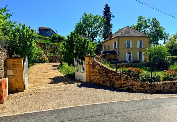 Résidence Les Trois Jardins Avec Wifi Et Parking Gratuit - Vézac