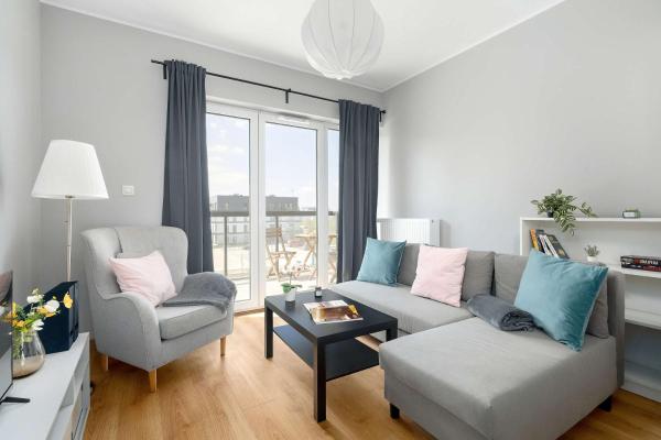 Bright Apartment In Poznań With Parking, Balcony And Desk By Noclegi Renters - Poznań