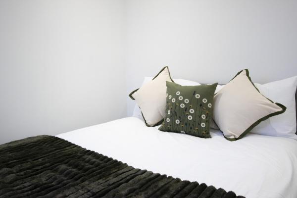 Luxury 4-bed Terrace - 5 Mins From Reading Station - Reading