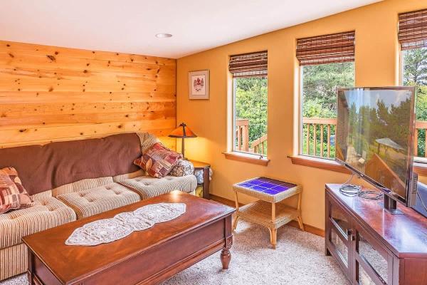 Cozy 2br Cabin Near Beach With Deck And Fireplace - Westport, WA
