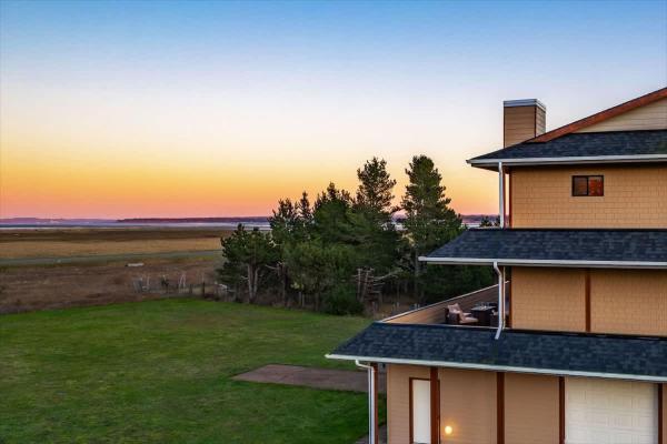 Spacious Gracious & Luxurious Retreat - Ocean Shores, WA