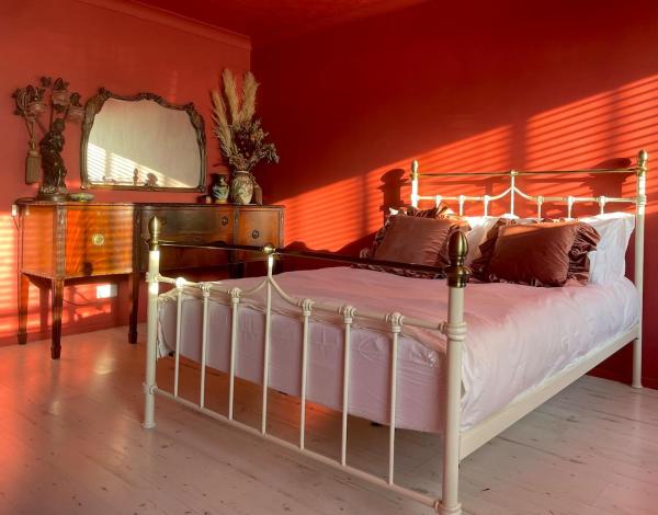 Sea Views Meet Cosy Decadence - Broadstairs