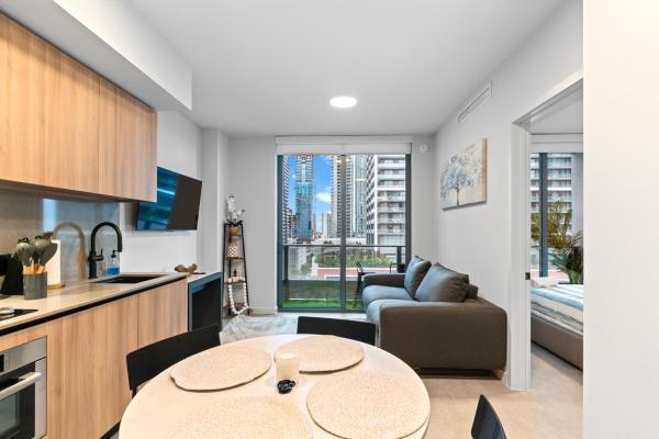Central Miami Worldcenter Luxury Condo - Miami