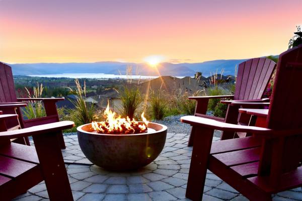 Private Suite, Panoramic Views, Hot Tub, Wineries - Kelowna