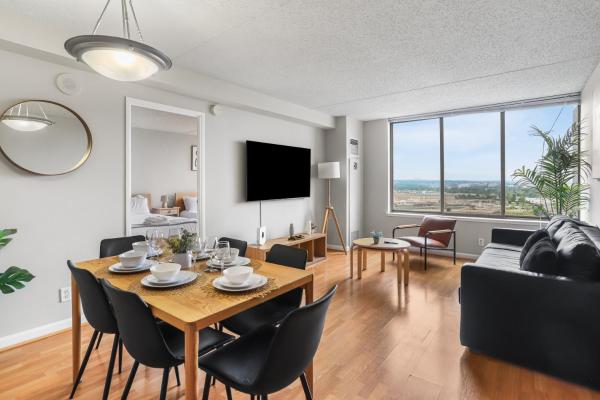 Prime Location Apt Steps From Pentagon City Metro - Huntington, VA