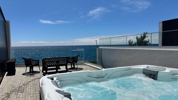 South Shore 1 - Jacuzzi - Host & Chill - Azores