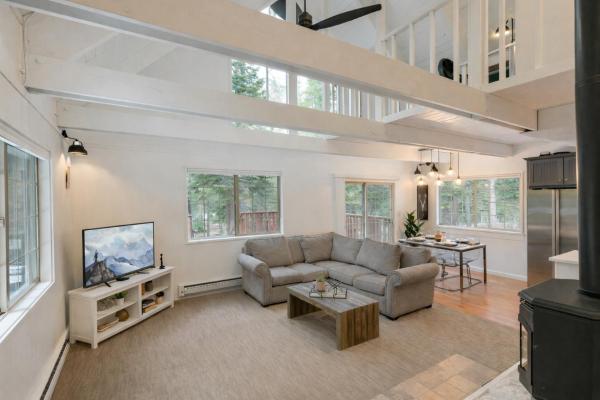Donner Gem By Tahoe Getaways - 2br W Hot Tub, Hoa & Pet Friendly - Truckee, CA