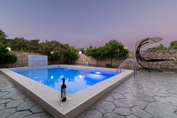 Greek Style Ground Floor Apartment & Pool - Rhodos