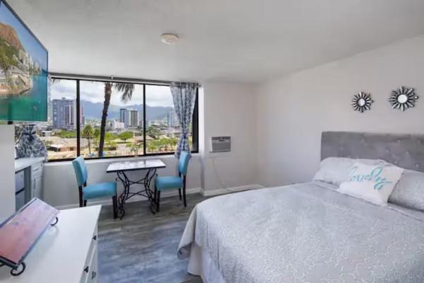 Hawaiian Monarch Upgraded Modern Studio - Ala Moana Beach, HI
