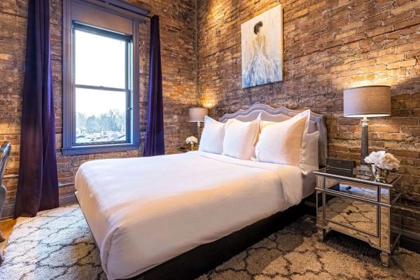 124 Lofts - Downtown Dundee - Walk To Dining - Hoffman Estates, IL