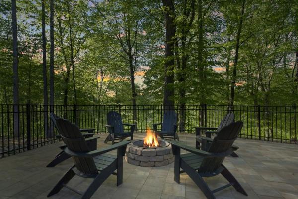 Lake Norman Escape W Fire Pit, Dock And Hot Tub - Lake Norman, NC