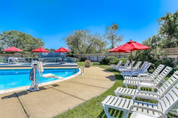 The Island Inn - One Bedroom Retreat - Oak Bluffs, MA