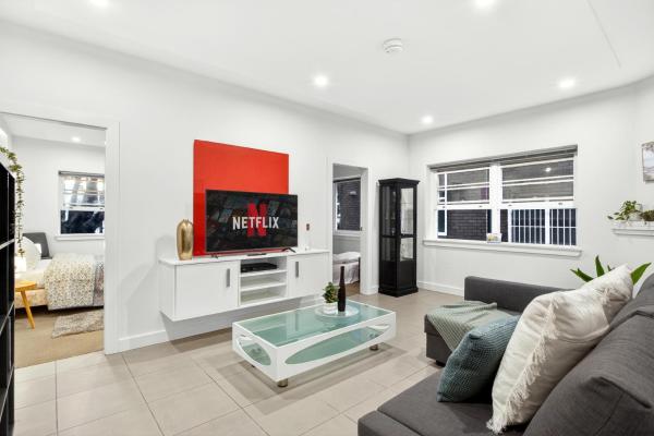 Bondi Art Deco Apartment With Jacuzzi Bath - Sidney, Avustralya