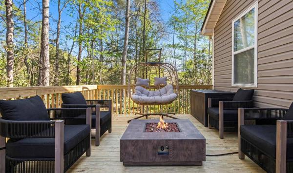 Black Mtn 3br House - Private Yard With Mtn Views - Black Mountain, NC