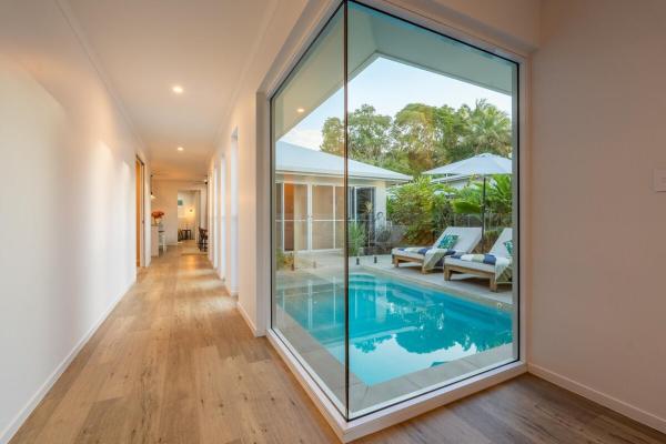 Trinity Beach Coastal Luxe Pool Retreat – 4br - Trinity Beach