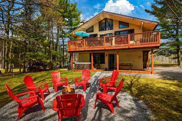 Hot Tub & Fire Pit 1 Min To Lake - Pocono Mountains, PA