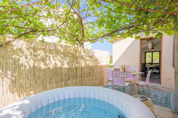 Gite En Sud-ardèche Avec Jacuzzi - Les Vans