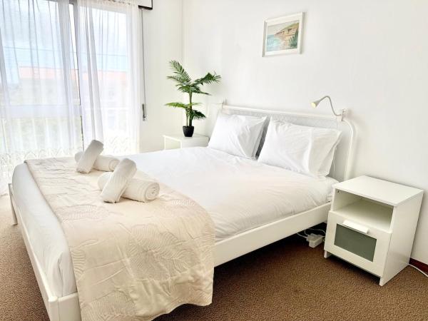 Surf House In Ferrel - Private Patio - Near Baleal - Peniche
