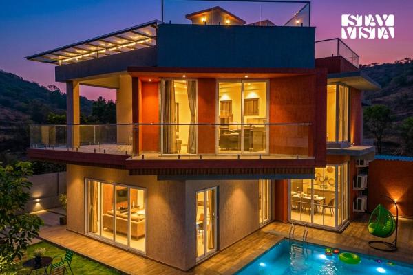 Stayvista's Mikasa Villa - 4bhk With Sports Turf & Private Pool Near Kune Falls - Lonavla