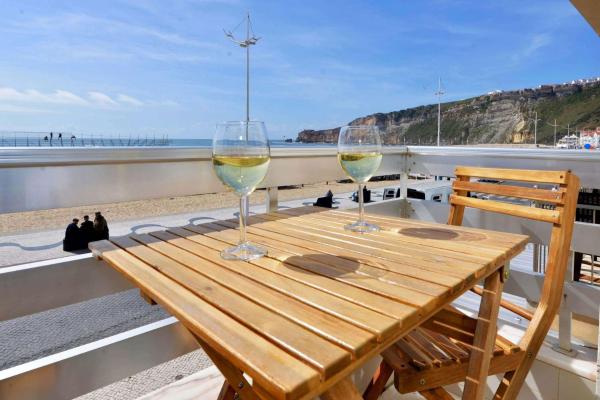 Stone's Throw - Front Line Apartment In Nazaré - Nazaré