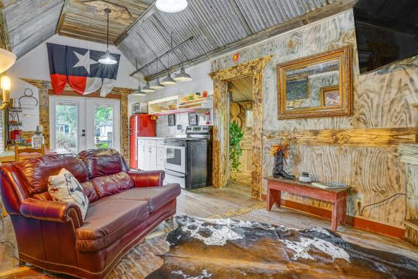 Walk To Granbury Square & Beach! 'Texas Cottage' - Granbury, TX