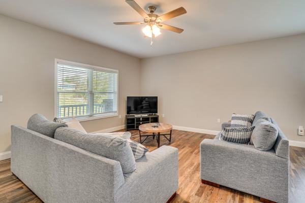 Walk To Cumberland County Playhouse! Modern Home - Crossville, TN