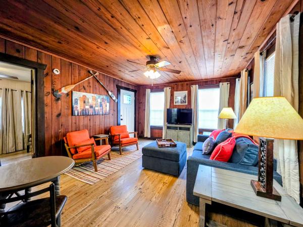 #04-adorable Large 1 Bedroom Lakeside Cottage- Pet Friendly - Hot Springs, AR