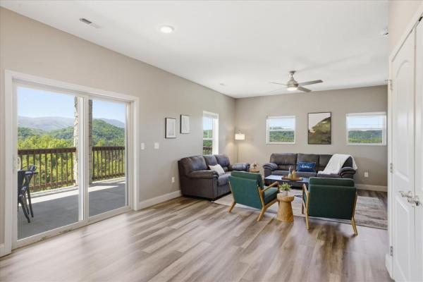 Serenity Ridge Clubhouse Unit 6- Big Groupspool - Sevierville