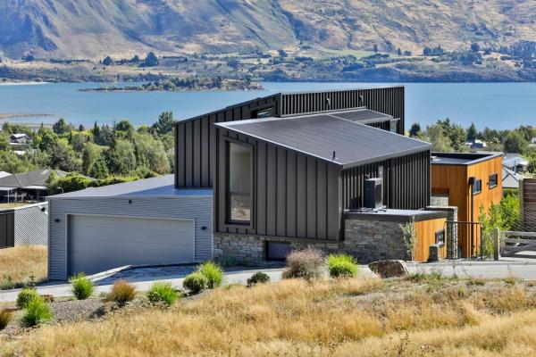 Modern Wanaka Escape With Mezzanine Loft - 와나카