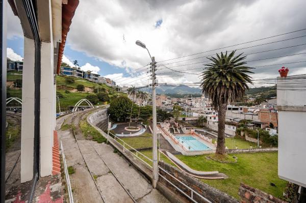 Casa Junto Al Mercado Copacabana Centro De Otavalo - Otavalo