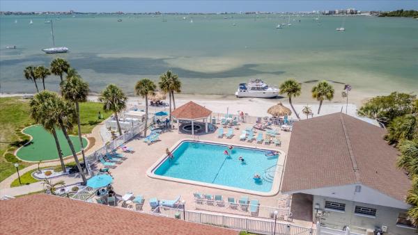 Your Own Tropical Resort Heated Pool & Pickleball - St. Pete Beach, FL