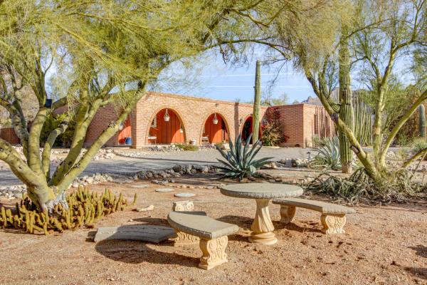 Main House And Casita Peaceful Tucson Retreat! - Tucson, AZ